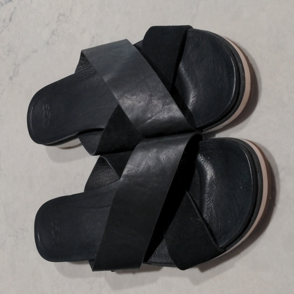 UGG | Shoes | Ugg Kari Treadlite Black Leather And Suede Banded Slide ...